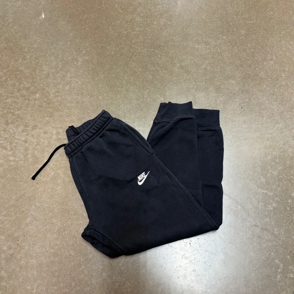 Nike | Pants | Nike Sportswear Club Fleece Joggers Mens Small Black ...